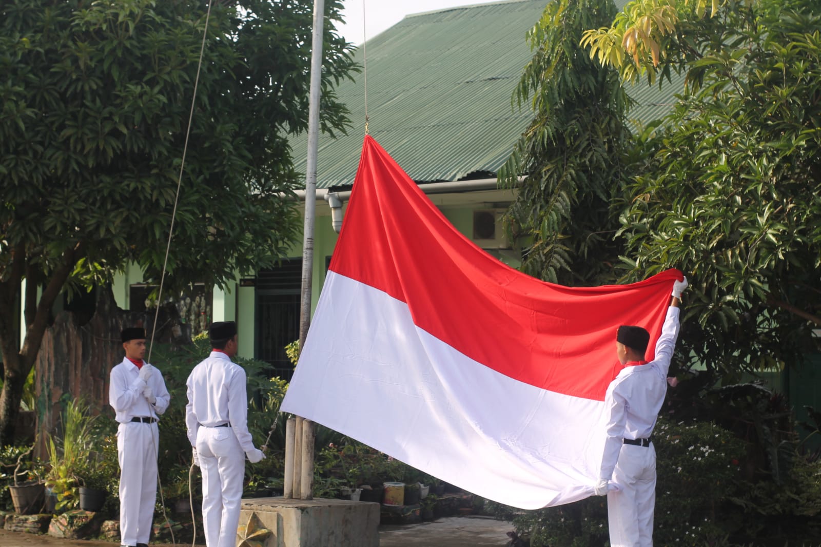 Sumpah Pemuda 28 Oktober 2022, Pakaian Pemuda SMA Kartika I-5 Padang ...
