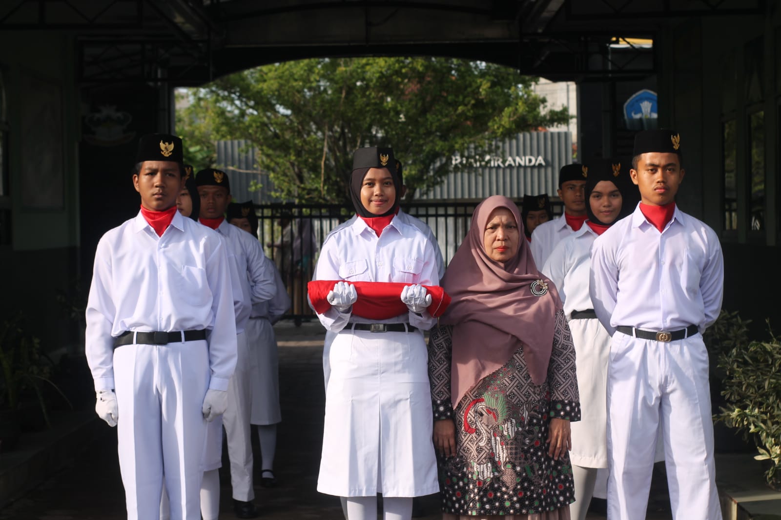 Sumpah Pemuda 28 Oktober 2022, Pakaian Pemuda SMA Kartika I-5 Padang ...